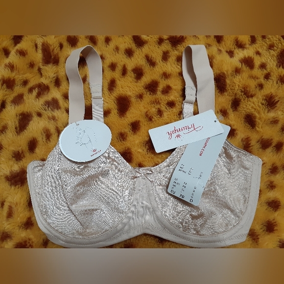 Triumph | Intimates & Sleepwear | Nwt Triumph Bra Size 32d | Poshmark